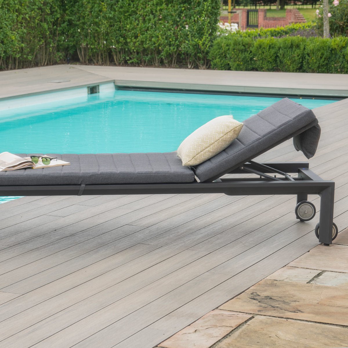 Maze - Manhattan Sunlounger – Modern Rattan Ltd
